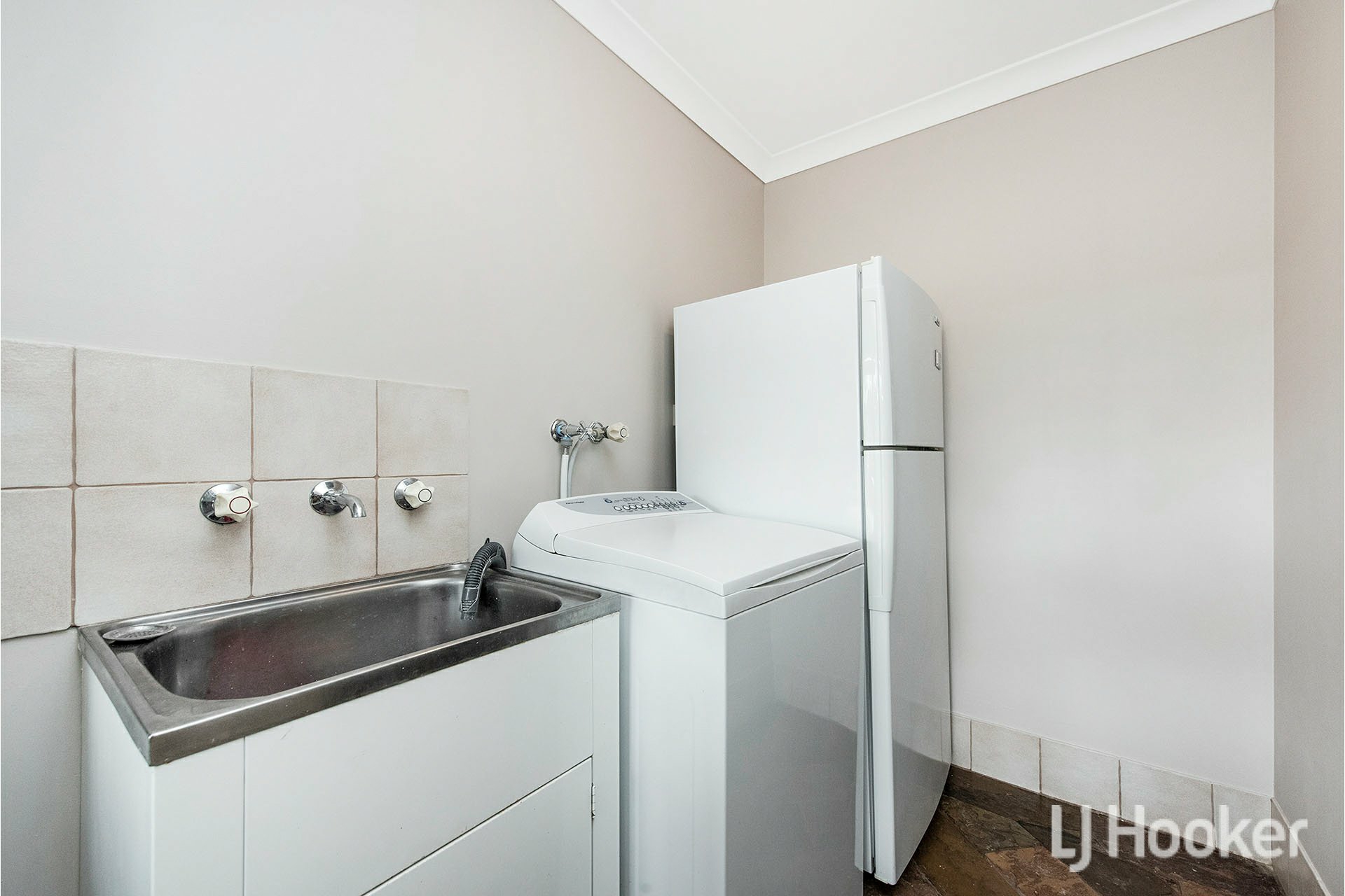 55 Inverness Circle Camillo WA - Property Details - LJ Hooker