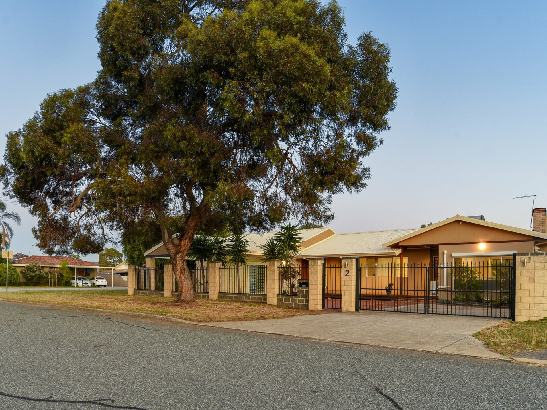 2 Earls Court Thornlie WA - Property Details - LJ Hooker