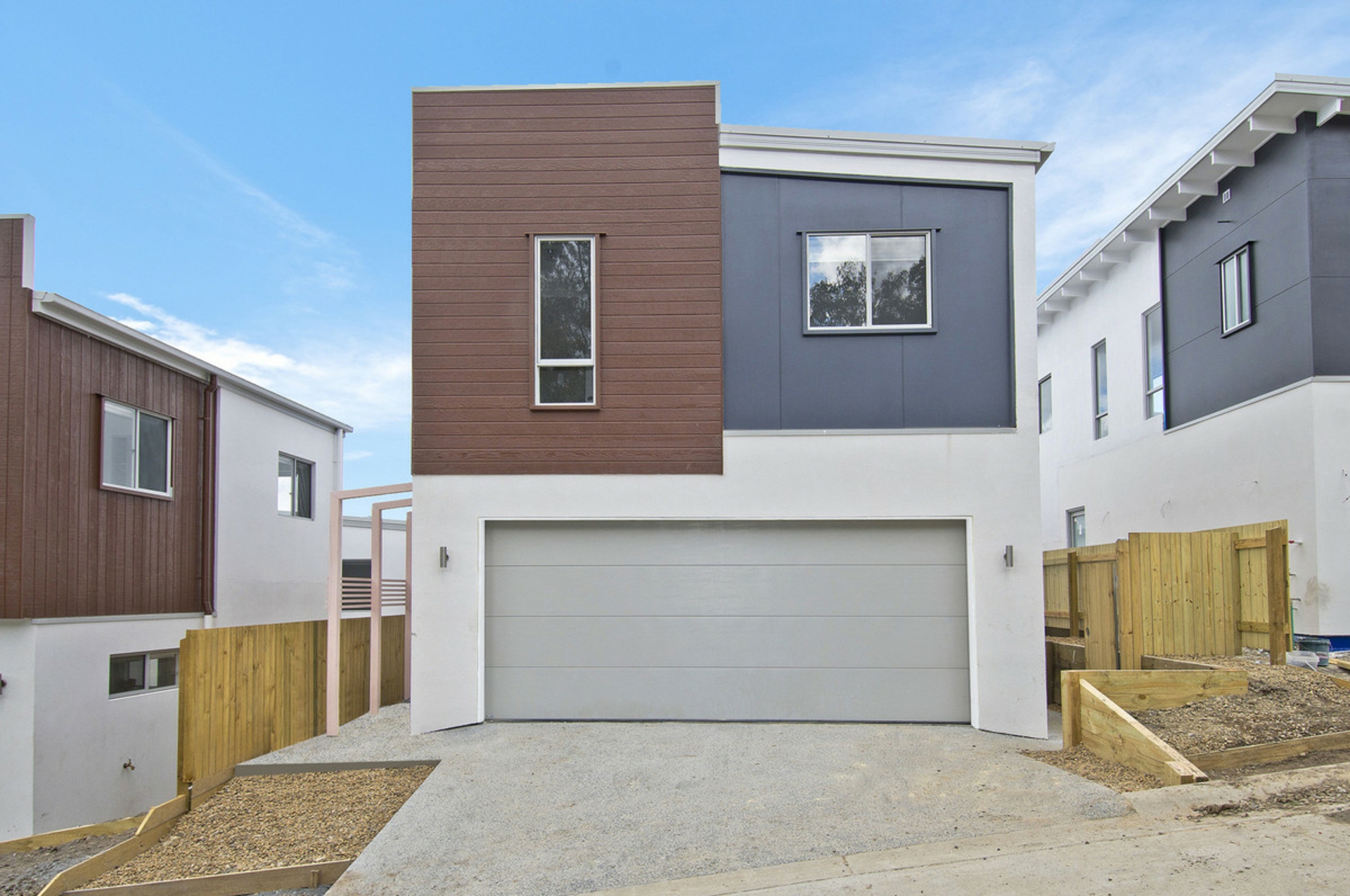 10 Stonewood Circuit Oxenford QLD - Property Details - LJ Hooker