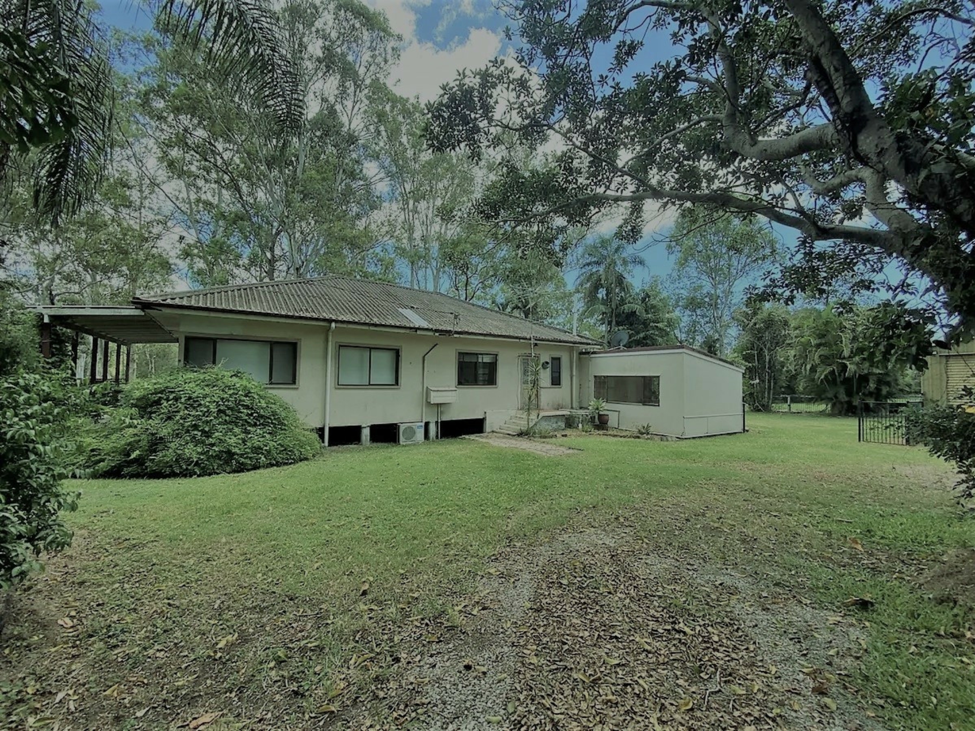 1128 New Cleveland Road Gumdale QLD - Property Details - LJ Hooker