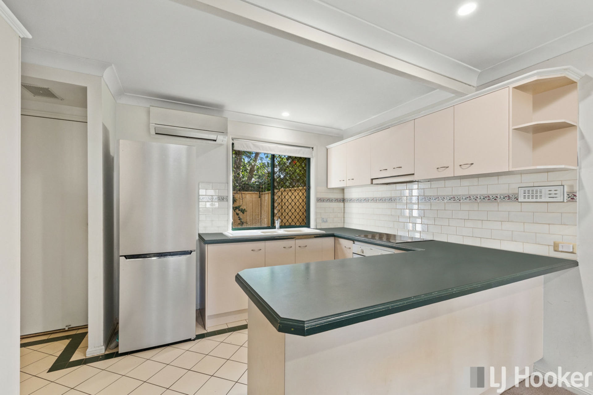 2/10 Waterloo Street Cleveland QLD - Property Details - LJ Hooker