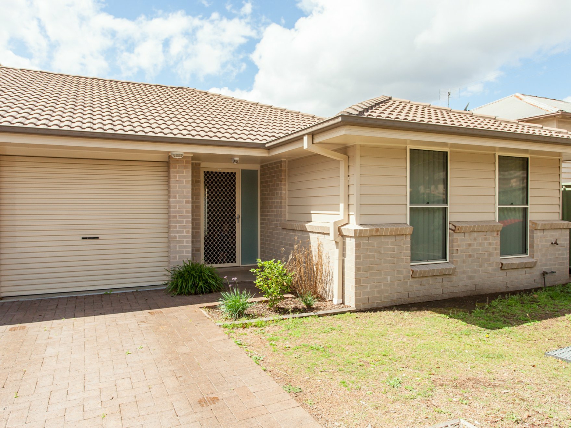 2/2a Desmond Street Cessnock NSW - Property Details - LJ Hooker