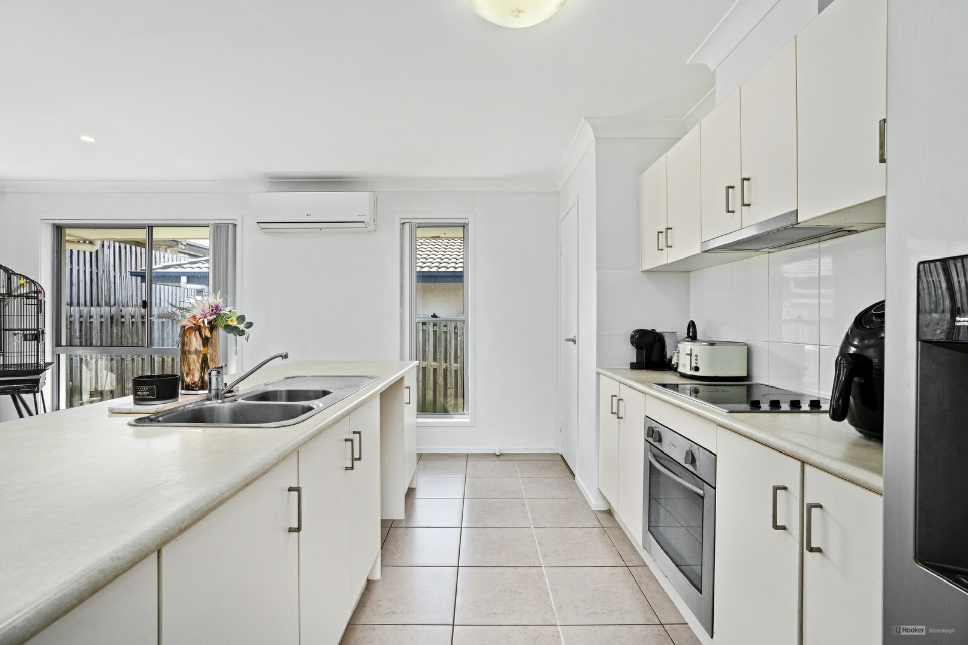 19 Skyline Circuit Bahrs Scrub QLD - Property Details - LJ Hooker
