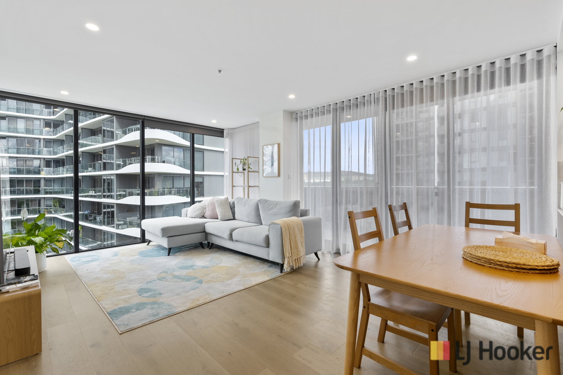 70/11 Irving Street Phillip ACT - Apartment for Rent - LJ Hooker