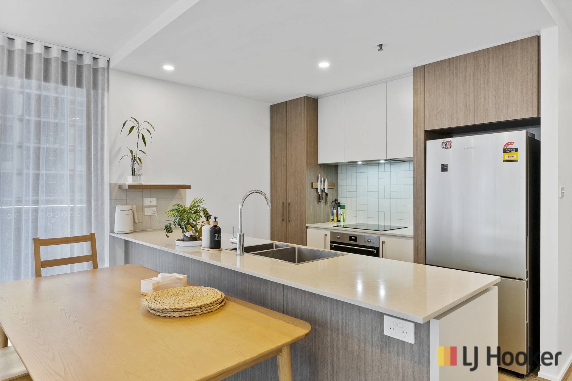 70/11 Irving Street Phillip ACT - Apartment for Rent - LJ Hooker