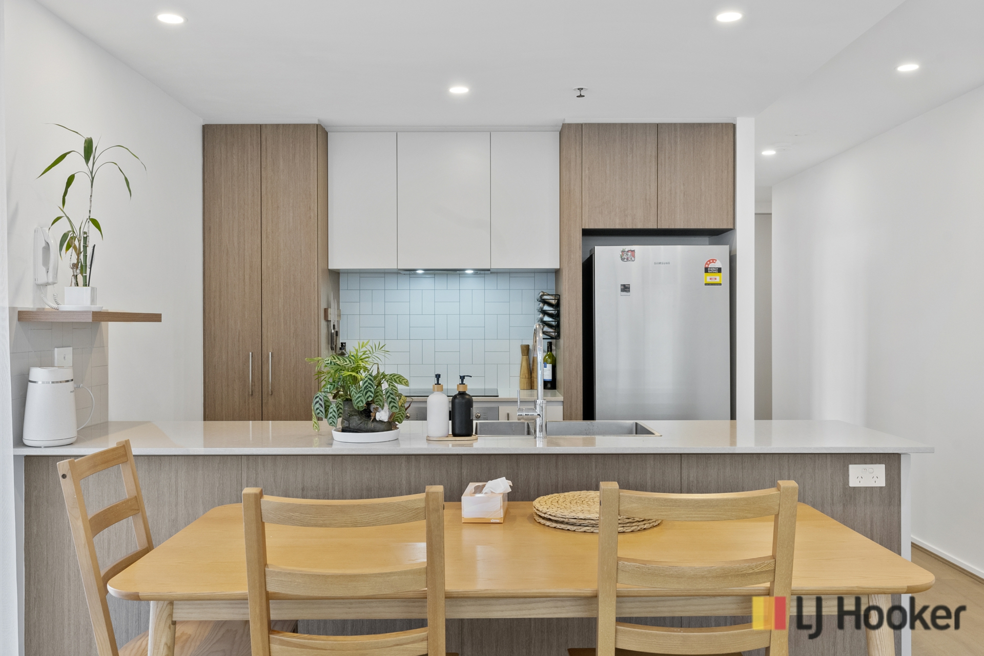 70/11 Irving Street Phillip ACT - Apartment for Rent - LJ Hooker