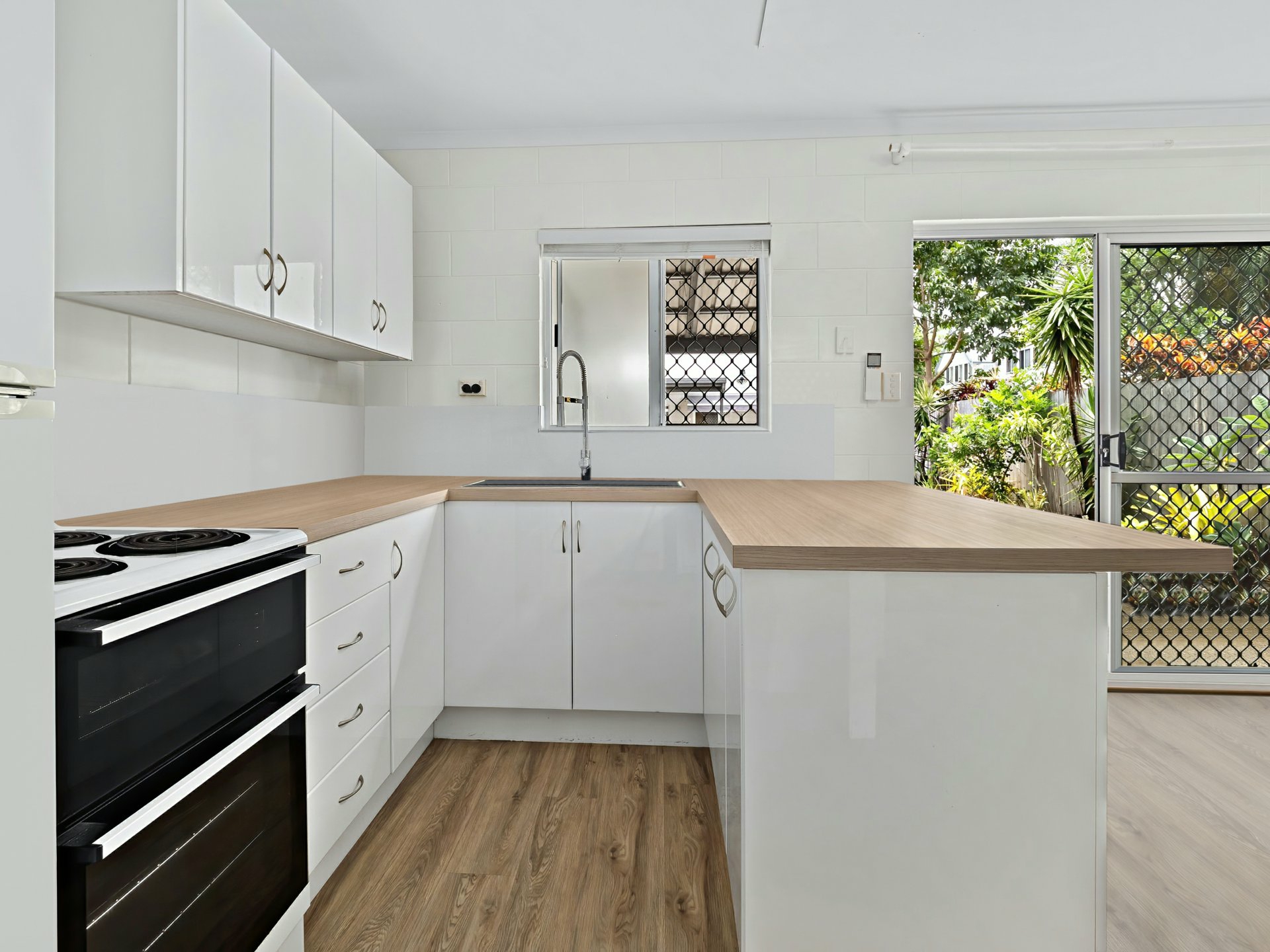 4/29 Rutherford Street Yorkeys Knob QLD - Property Details - LJ Hooker