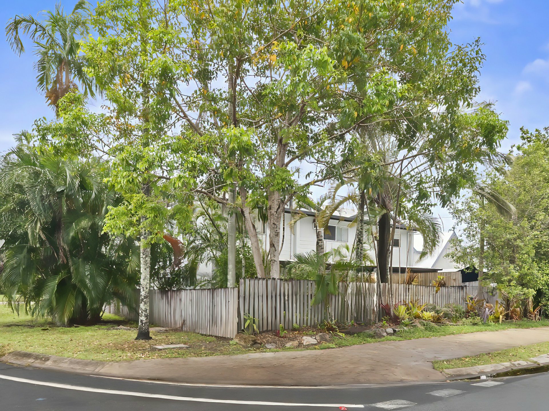4/29 Rutherford Street Yorkeys Knob QLD - Property Details - LJ Hooker