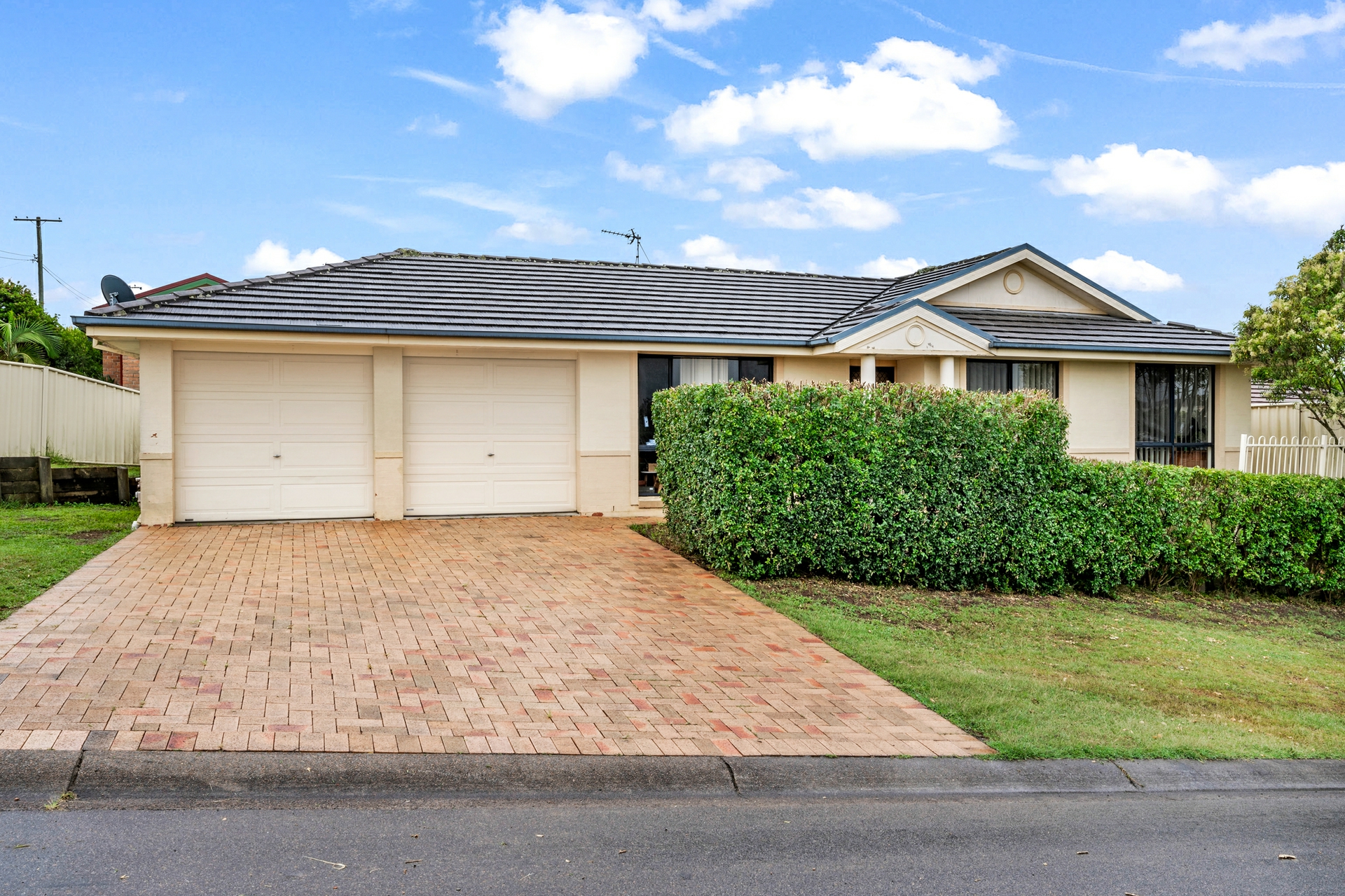 1 Redman Cove Thornton NSW - Property Details - LJ Hooker