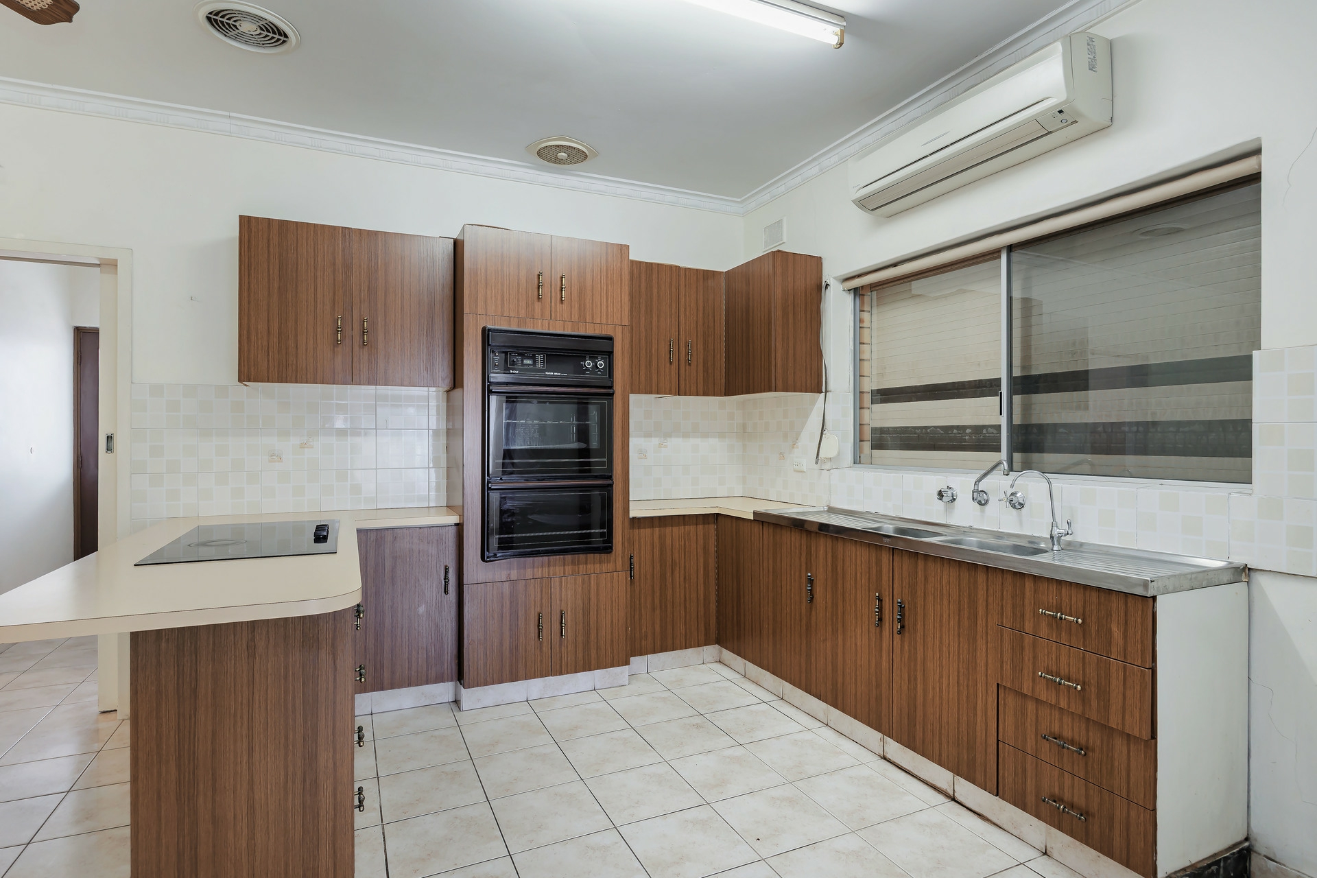 23 Hammond Road Findon SA - Property Details - LJ Hooker