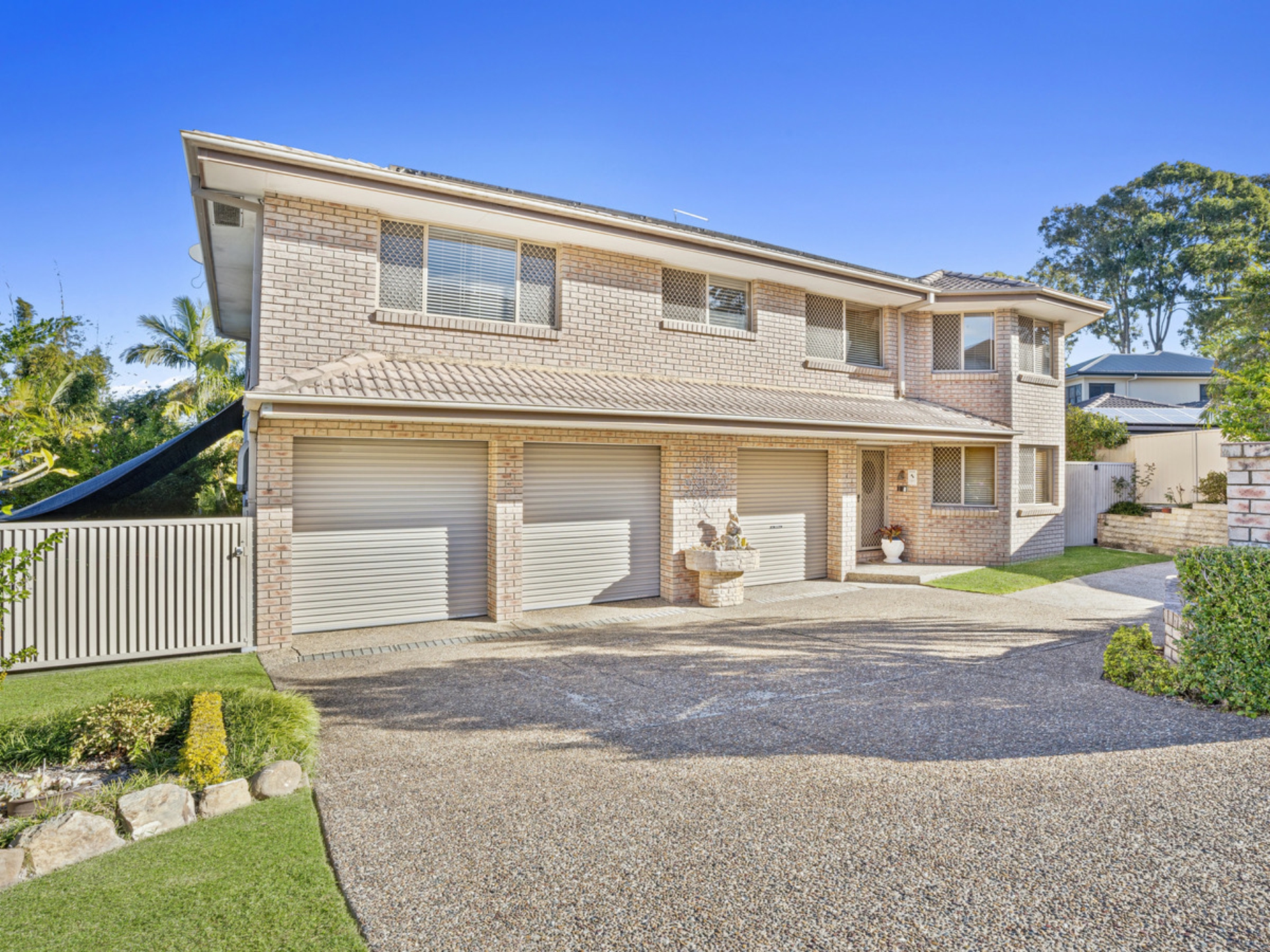 30 Carcoola Street Benowa QLD - Property Details - LJ Hooker