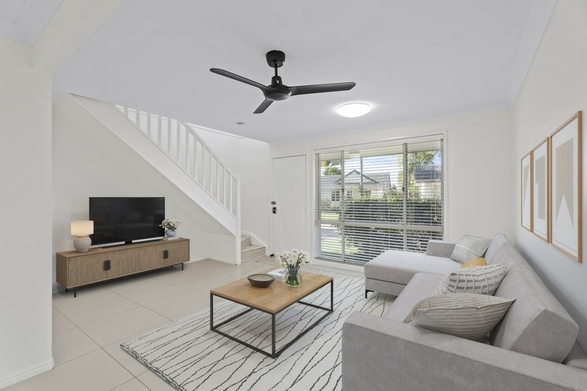 10/2 St Kevins Avenue Benowa QLD - Property Details - LJ Hooker