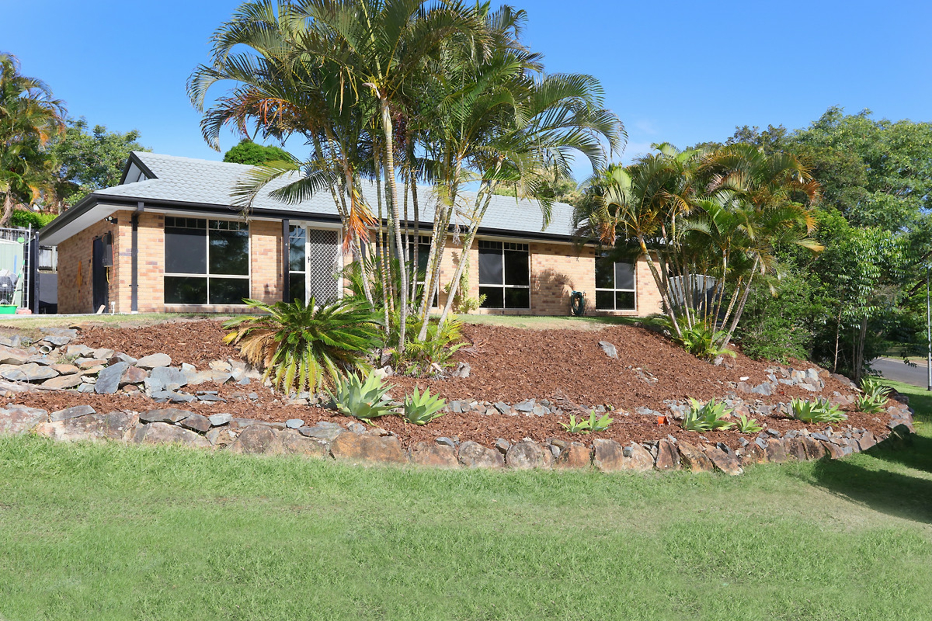 4 Sheldon Court Worongary QLD - Property Details - LJ Hooker