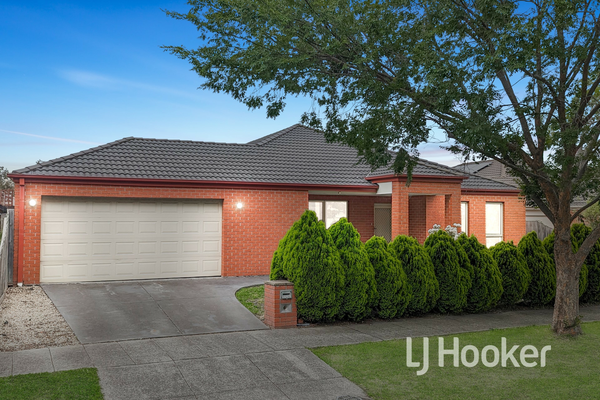 10 Baynton Crescent Lynbrook VIC - Property Details - LJ Hooker