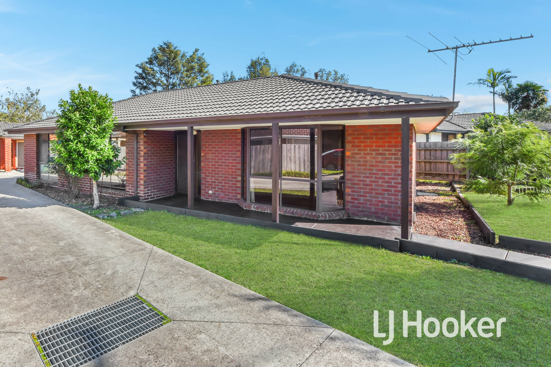 1/7 Sarah Place Hampton Park VIC - Property Details - LJ Hooker