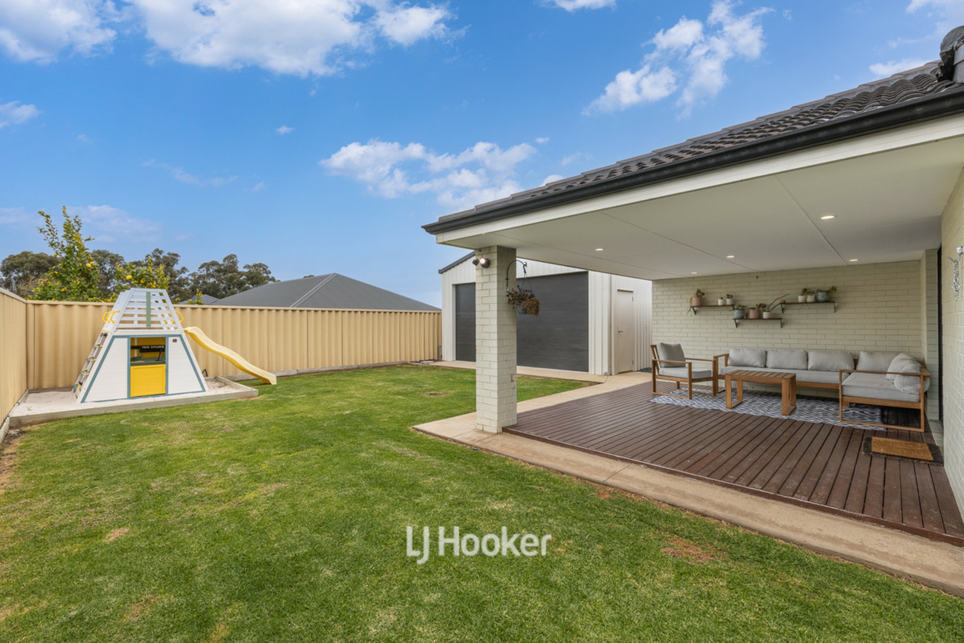 10 Robinhood Road Dalyellup WA - House for Sale - LJ Hooker