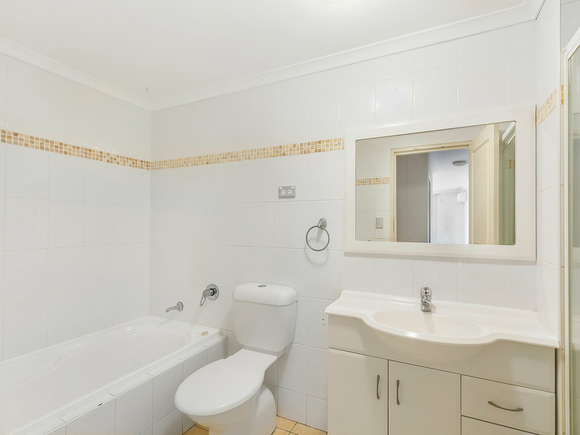 8/2-6 Copnor Avenue The Entrance NSW - Property Details - LJ Hooker