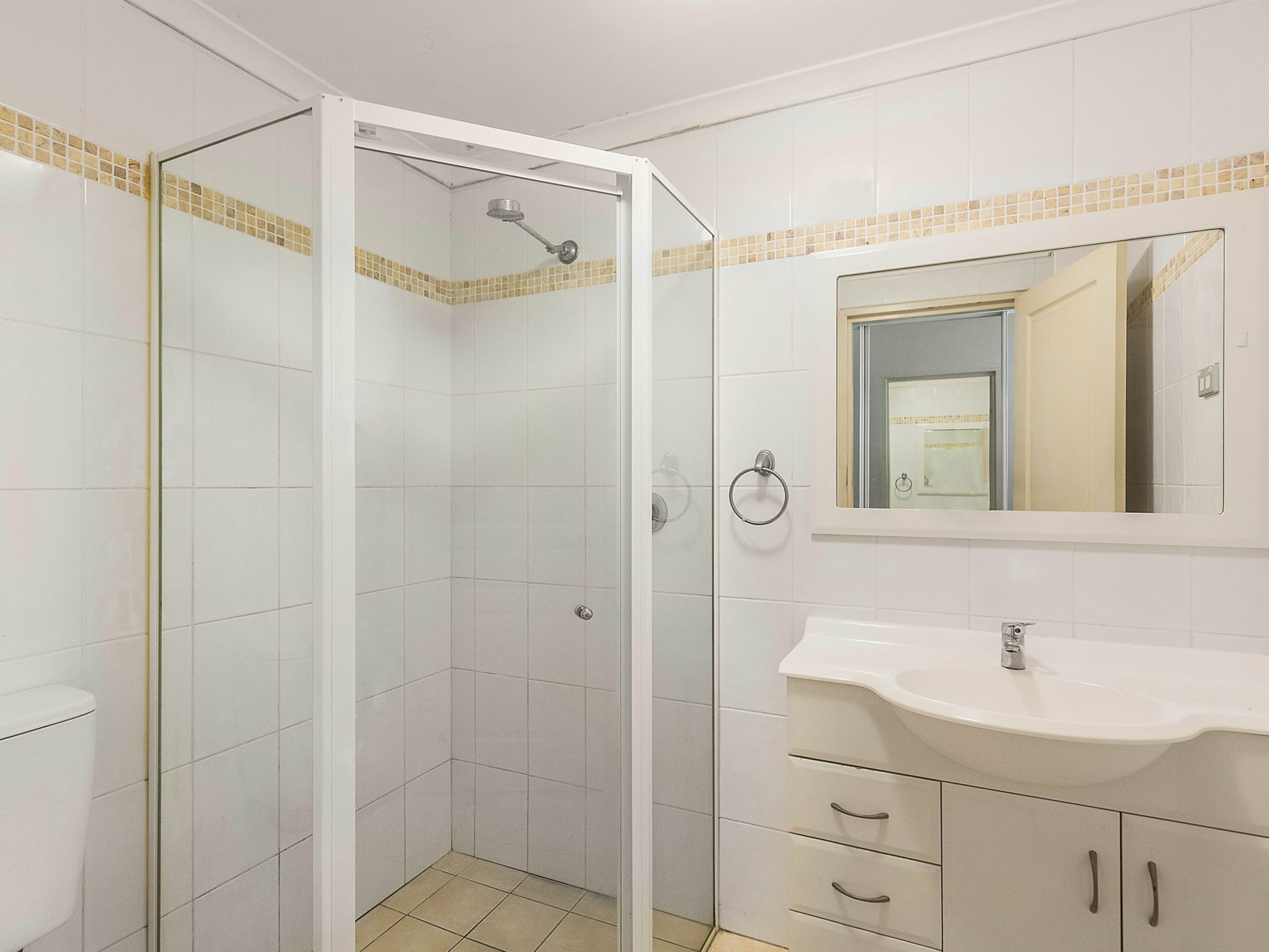 8/2-6 Copnor Avenue The Entrance NSW - Apartment for Sale - LJ Hooker