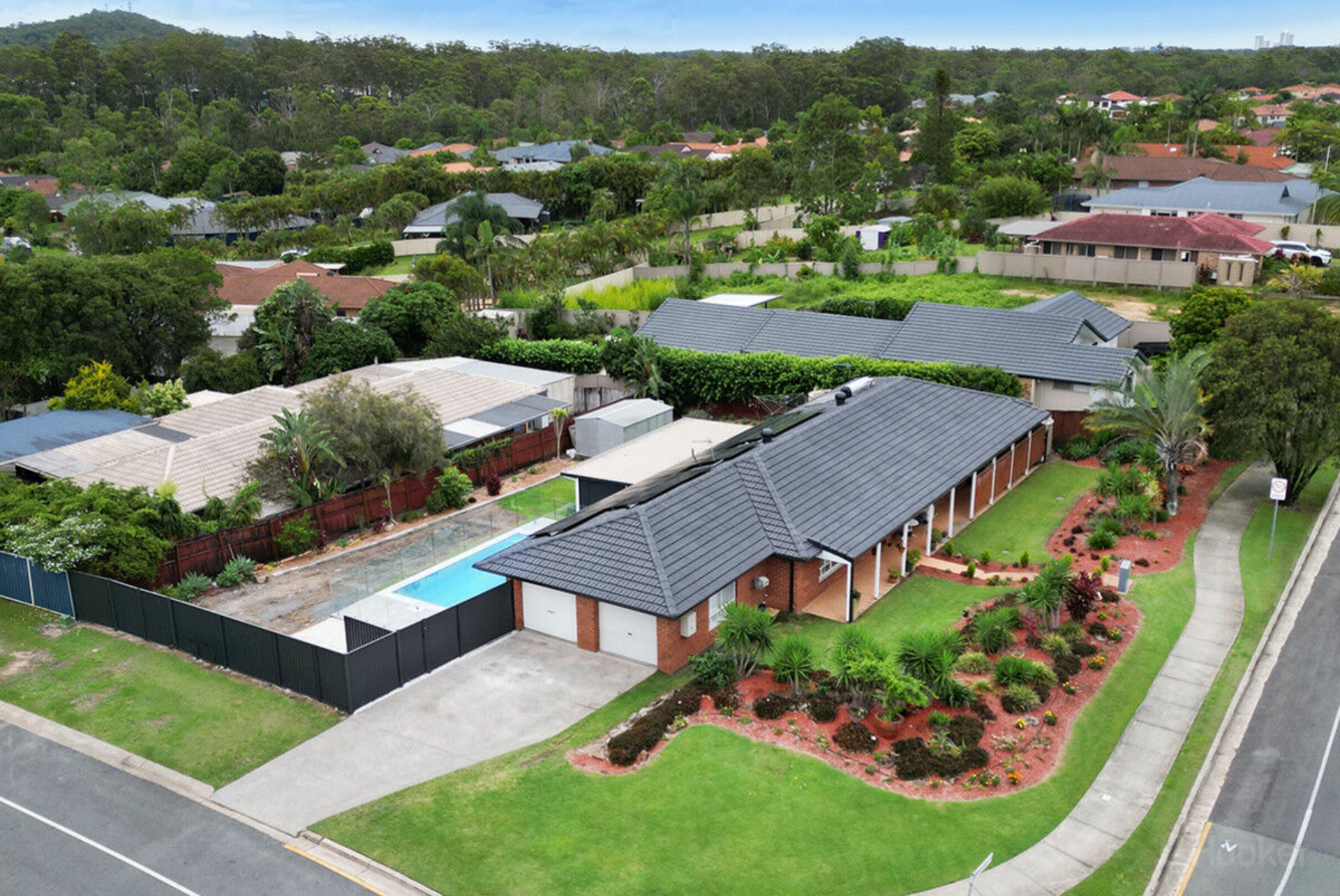 2 Breakspear Road Molendinar QLD - Property Details - LJ Hooker