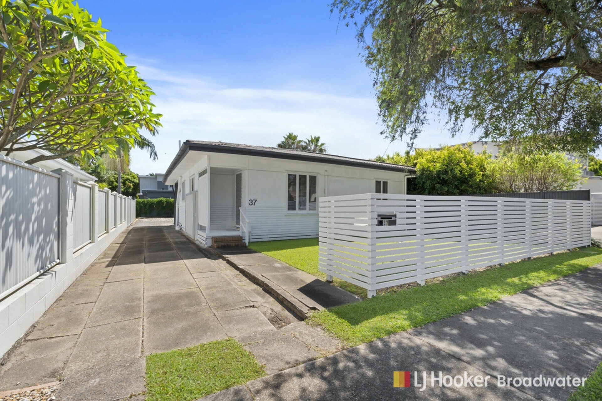 37 Robert Street Labrador QLD - Property Details - LJ Hooker
