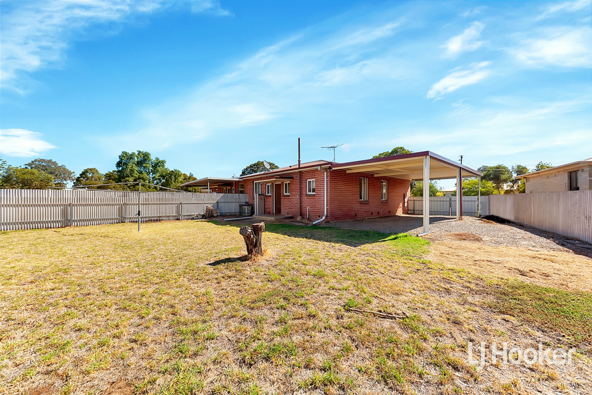 8 Mackay Crescent Parafield Gardens SA - Property Details - LJ Hooker