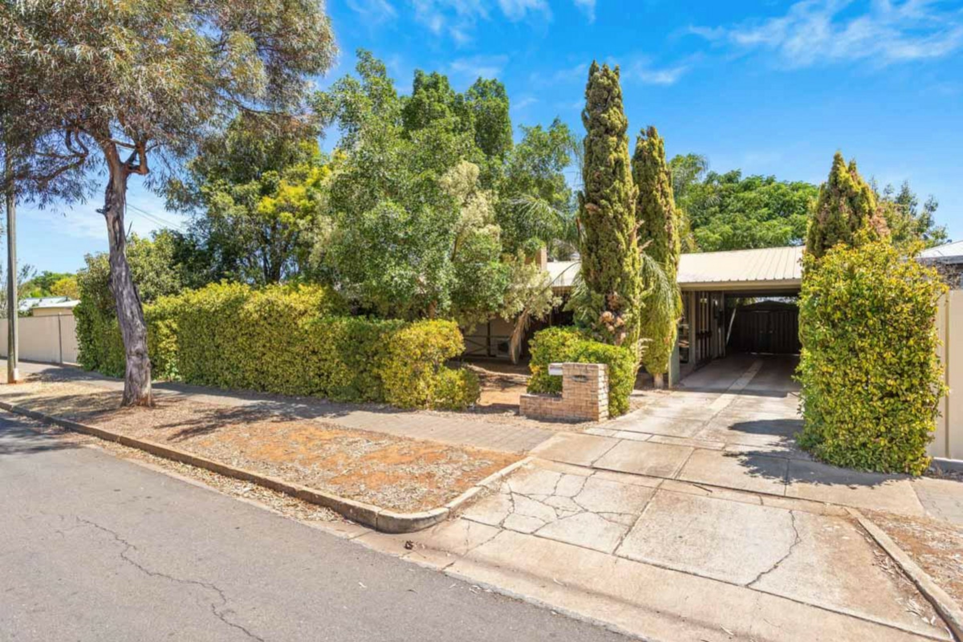 4 Parham Street Elizabeth Downs SA - Property Details - LJ Hooker