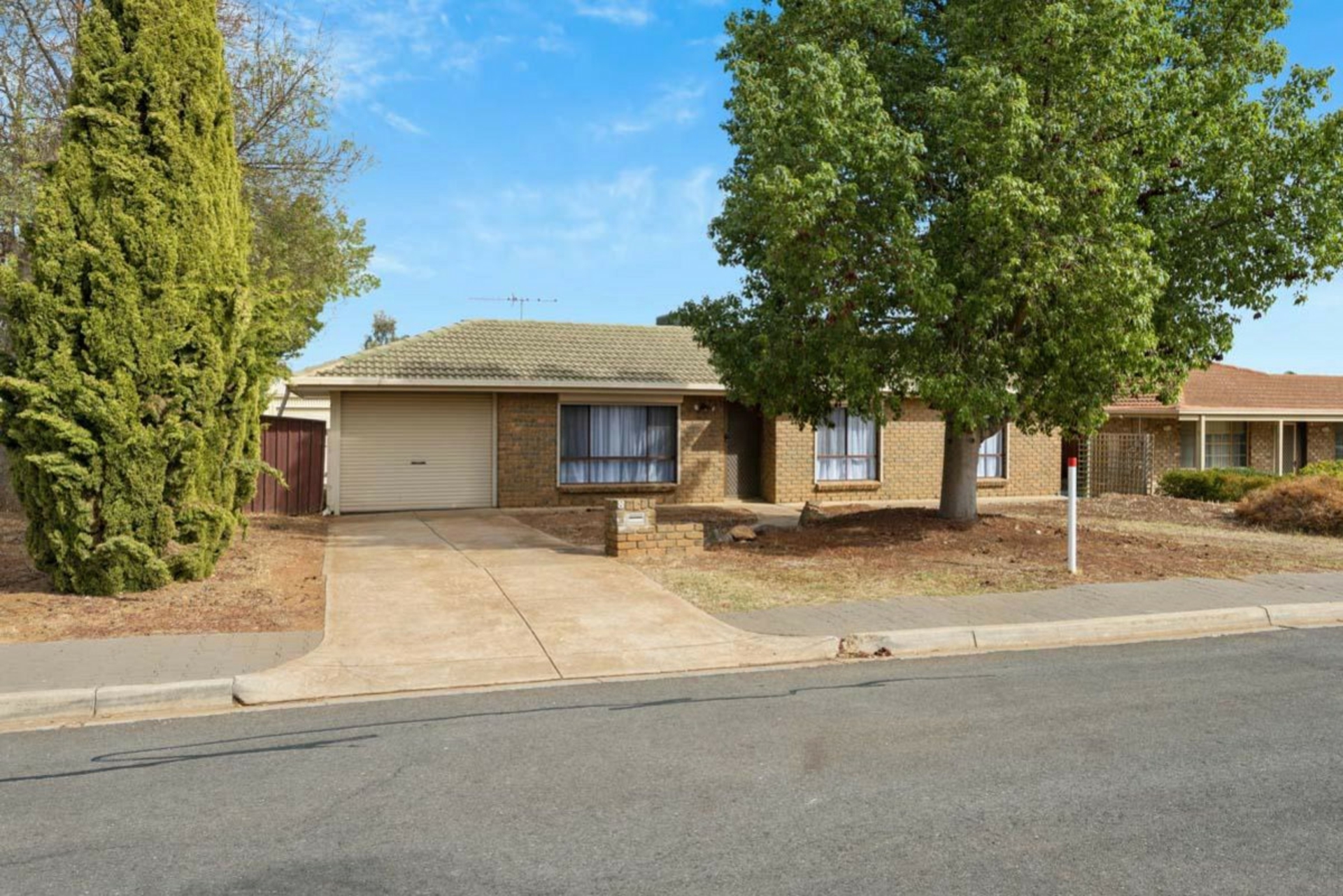 8 Amsterdam Street Craigmore SA - Property Details - LJ Hooker