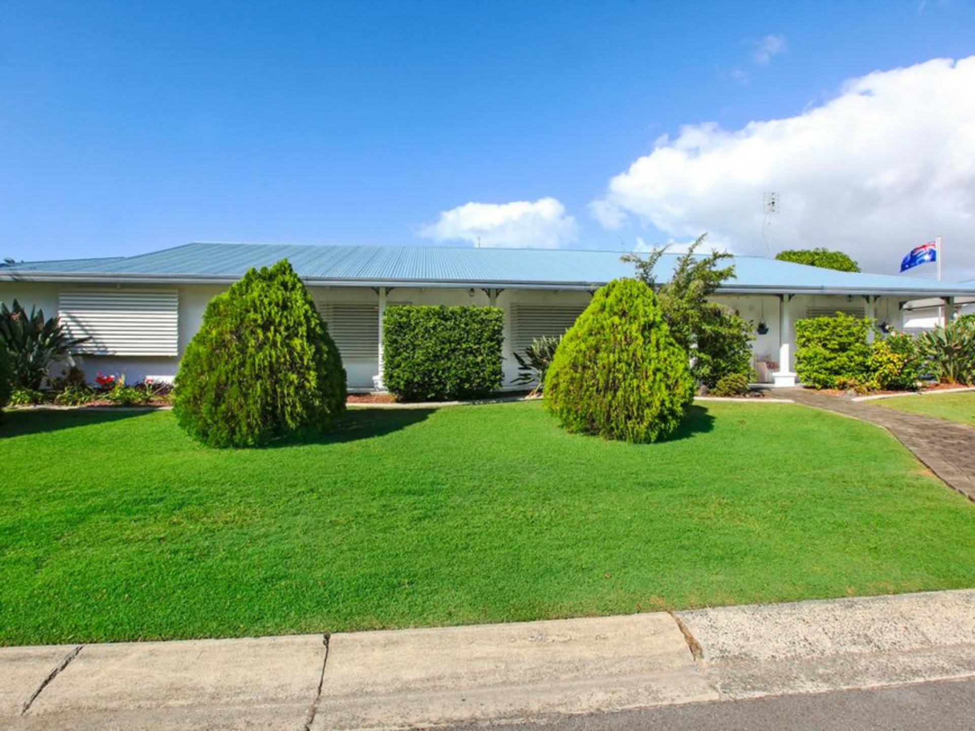 1 Fullerton Street Benowa Waters QLD - Property Details - LJ Hooker