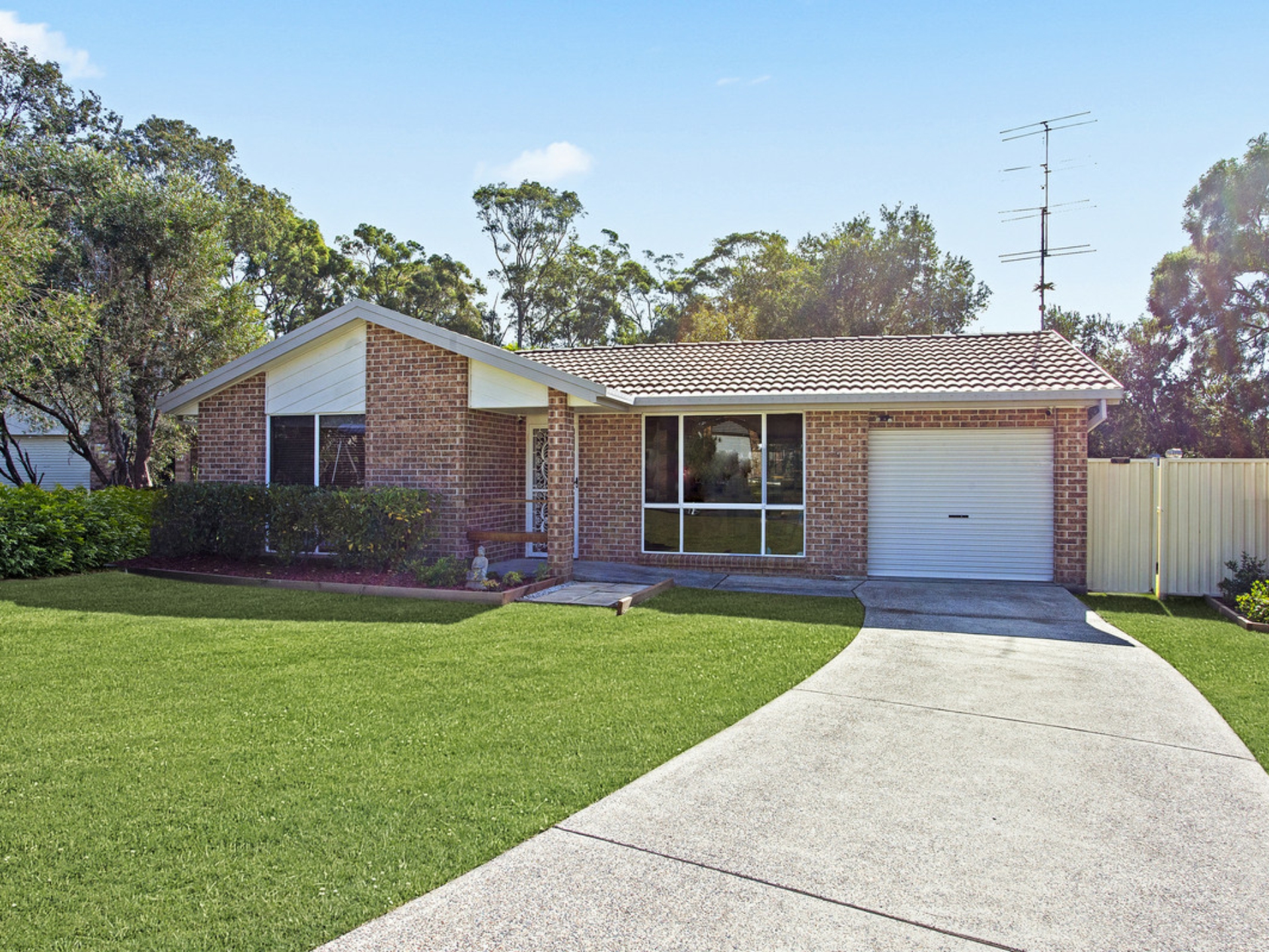 18 Farnol Place Watanobbi NSW - Property Details - LJ Hooker