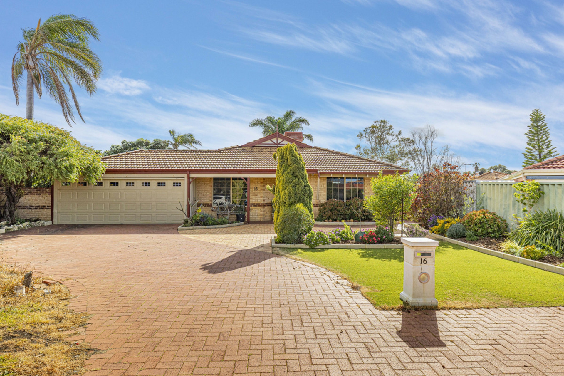 16 Helby Close Merriwa WA - Property Details - LJ Hooker