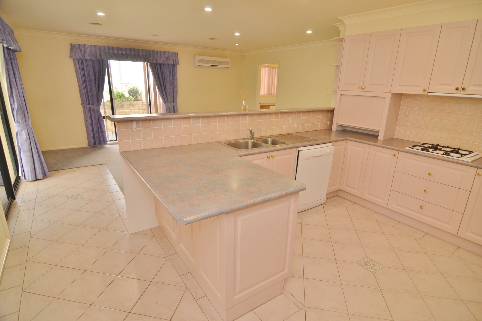 19 Robinia Drive Lithgow NSW - House for Rent - LJ Hooker