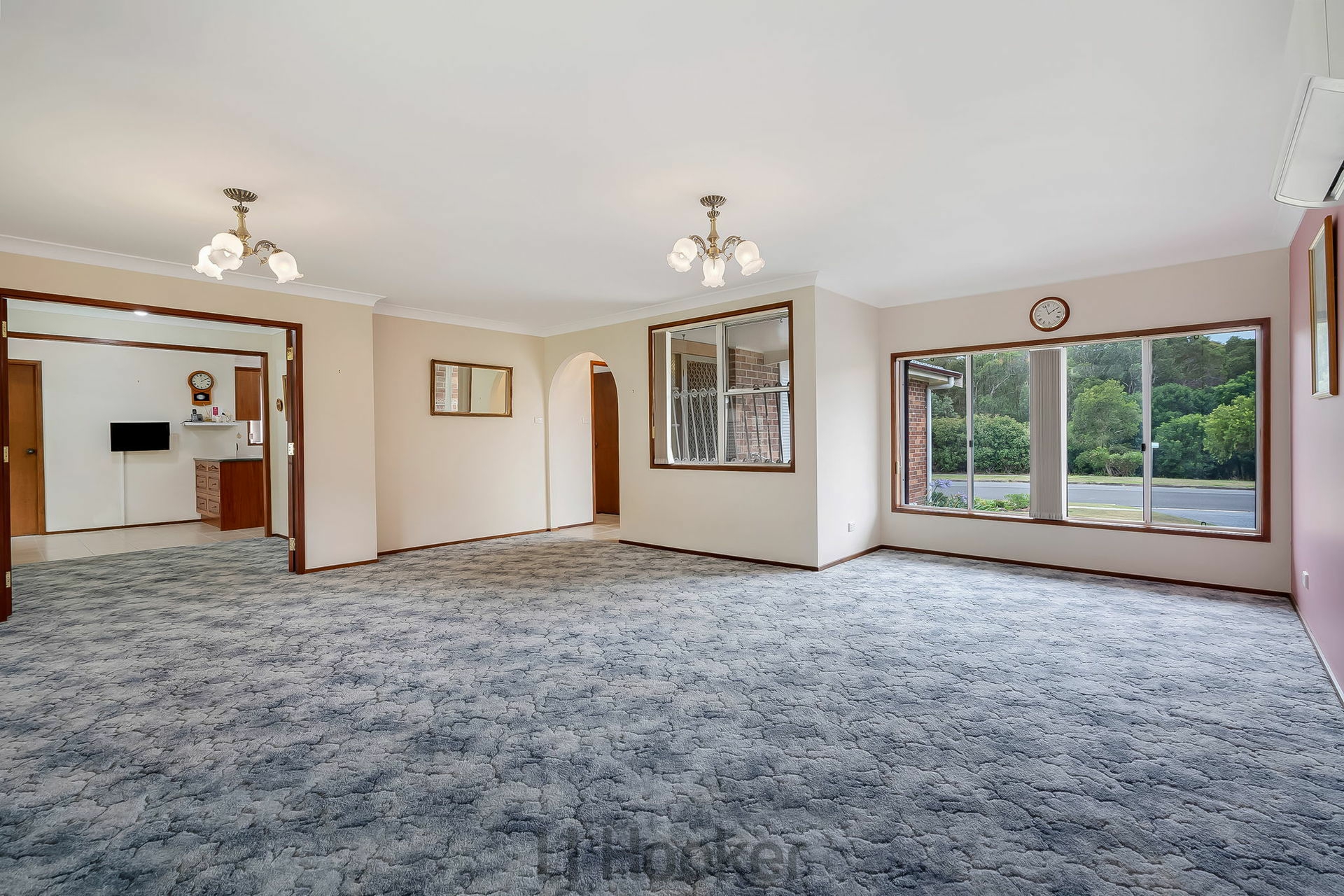 83 Fencott Drive Jewells NSW - Property Details - LJ Hooker