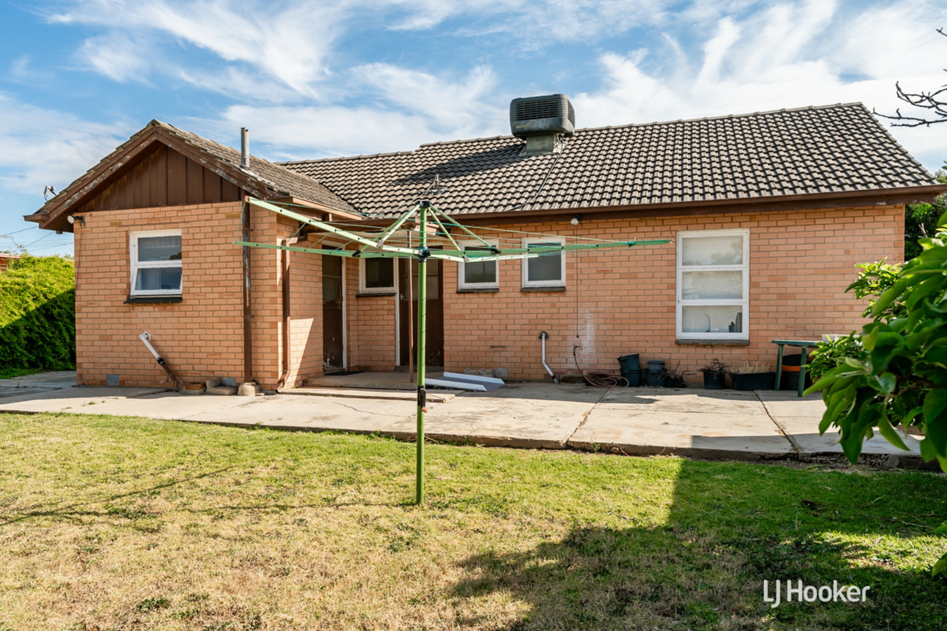 12 Crabb Road Smithfield Plains SA - Property Details - LJ Hooker