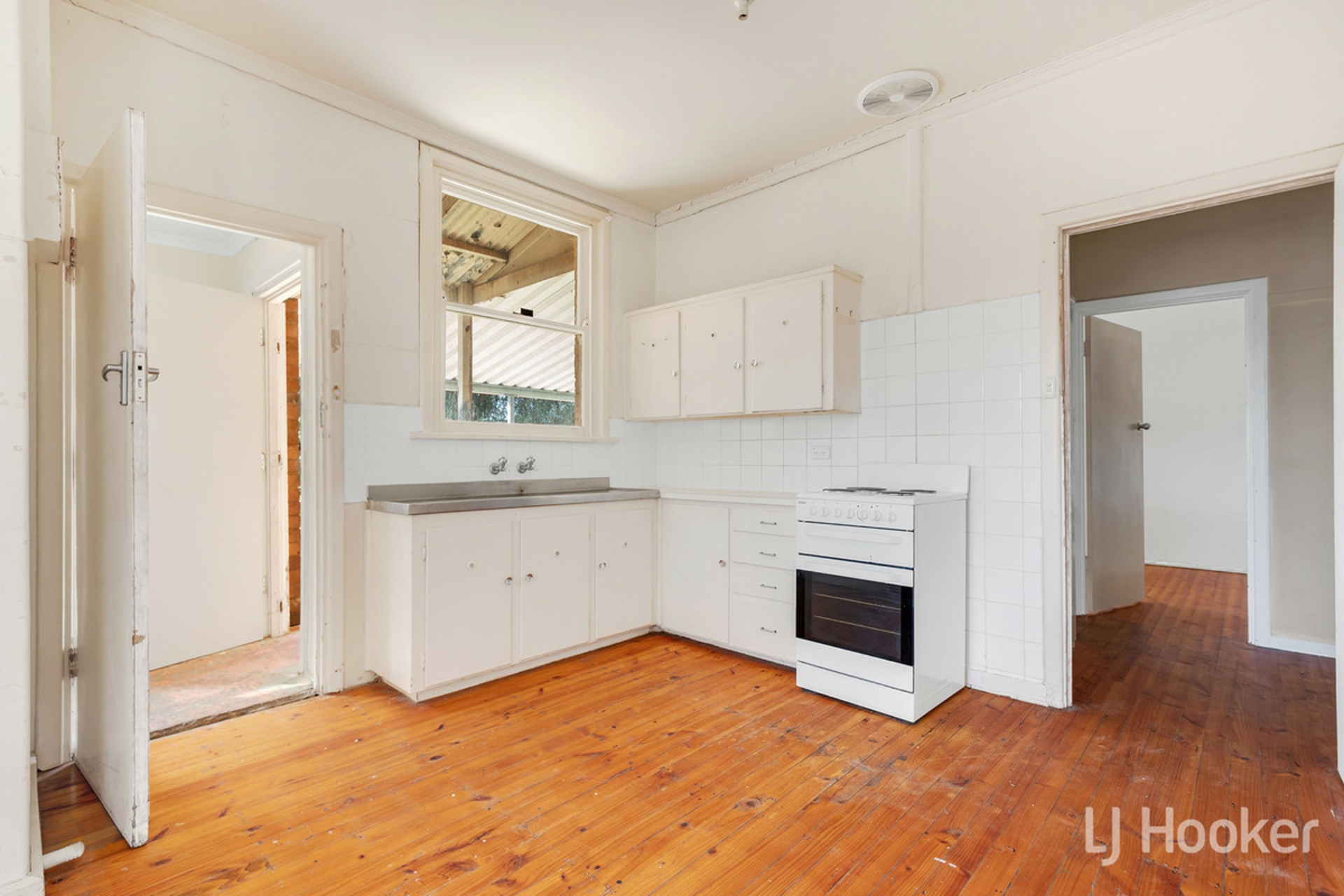 19 Midlow Road Elizabeth Downs SA - Property Details - LJ Hooker