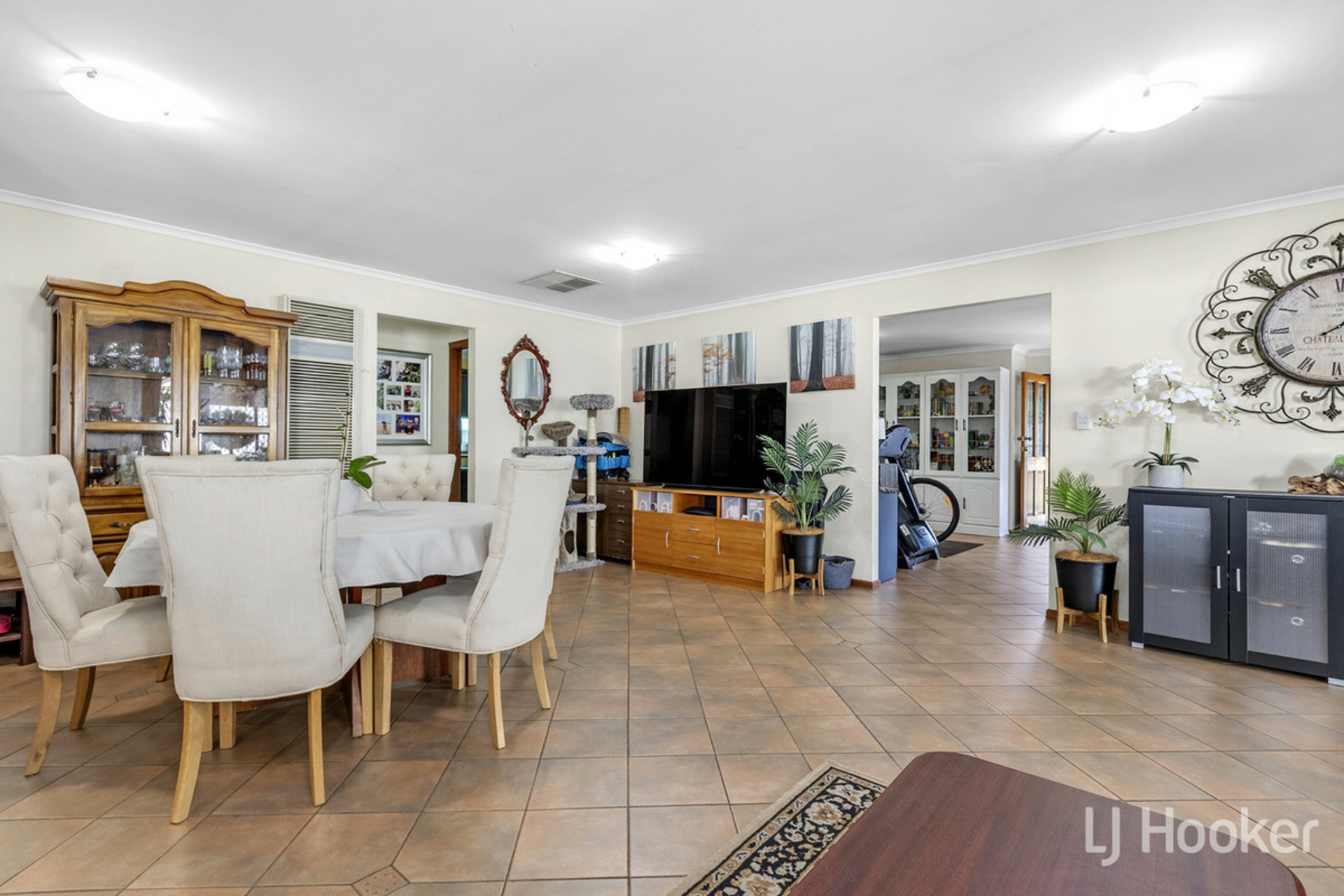 18 Batcombe Avenue Craigmore SA - Property Details - LJ Hooker