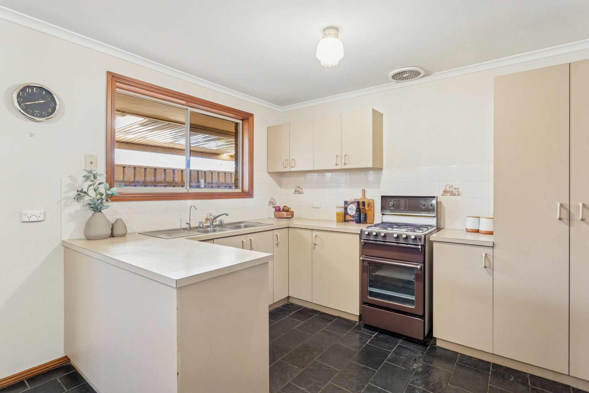 1/1094 Old Port Road Hendon SA - Property Details - LJ Hooker