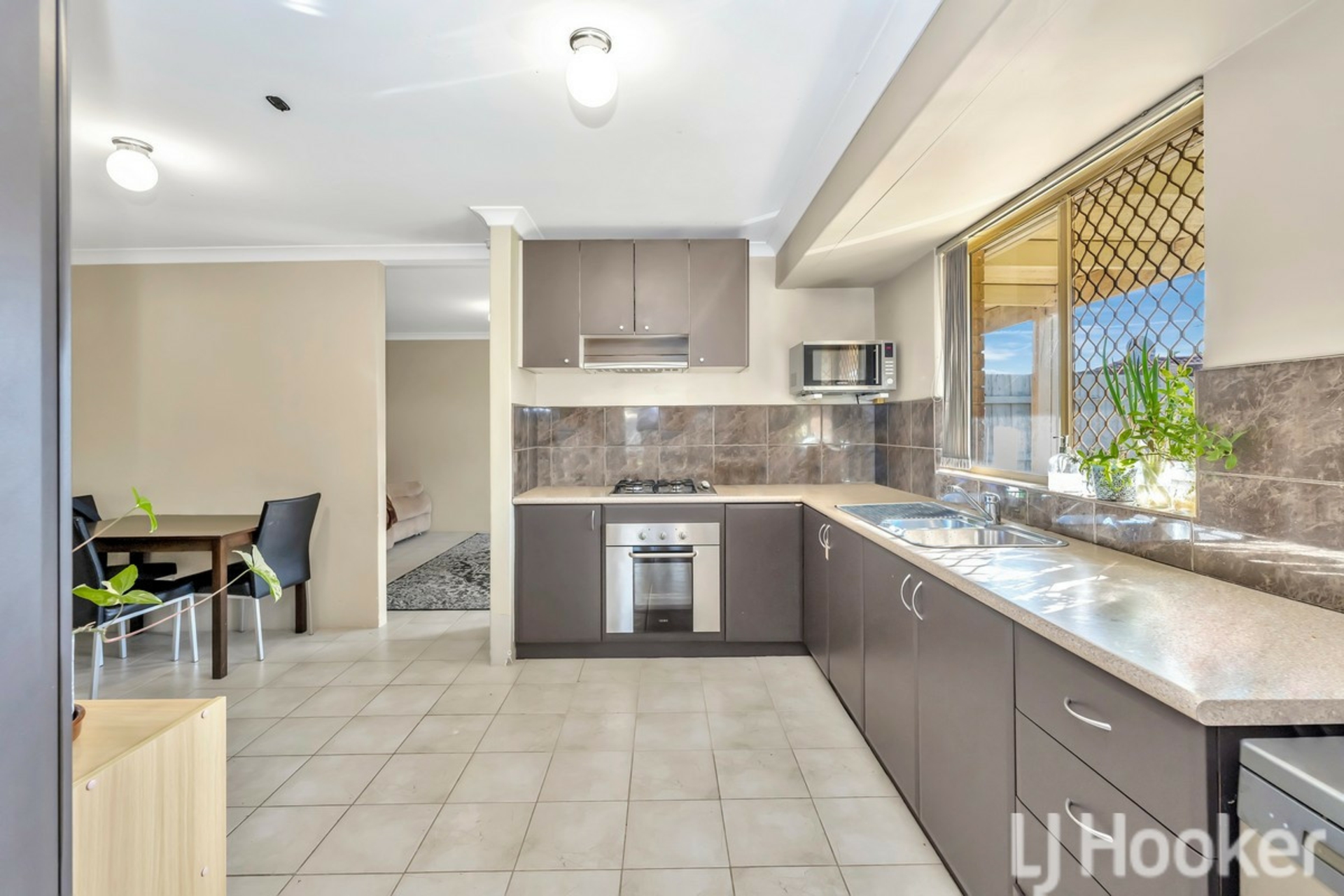 15 Silver Grove Warnbro WA - Property Details - LJ Hooker