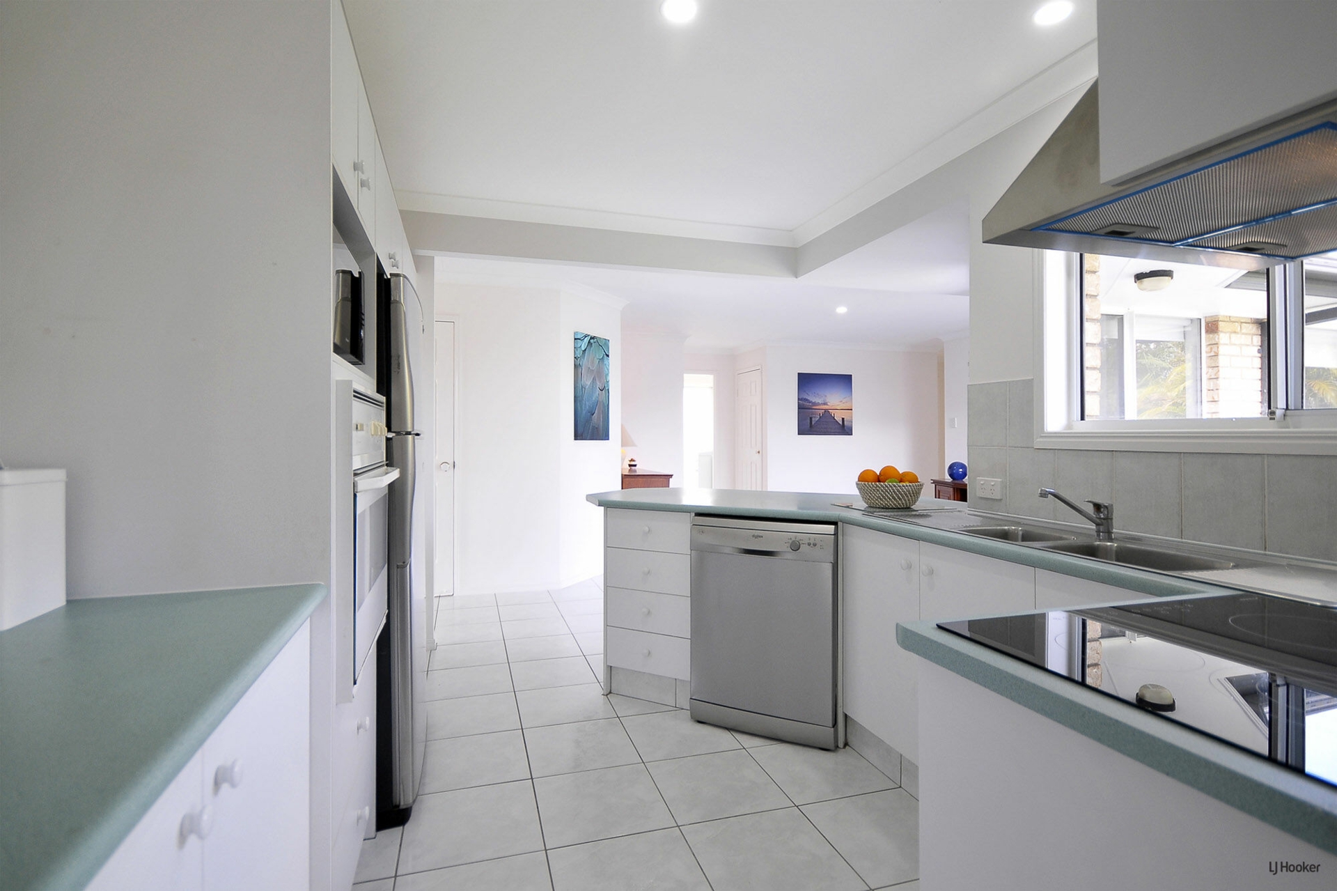 16 Rees Court Elanora QLD - Property Details - LJ Hooker