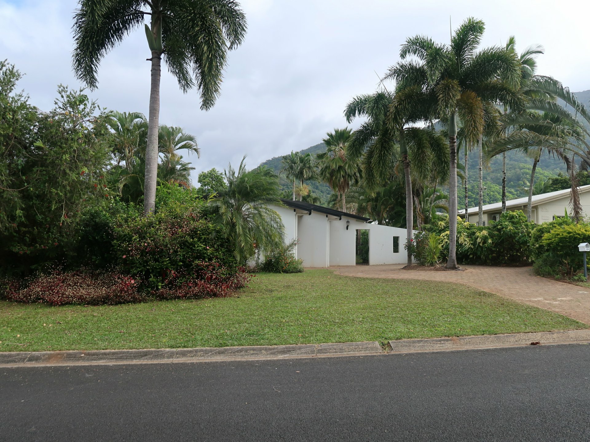 19 Jasmine Street Redlynch QLD - Property Details - LJ Hooker