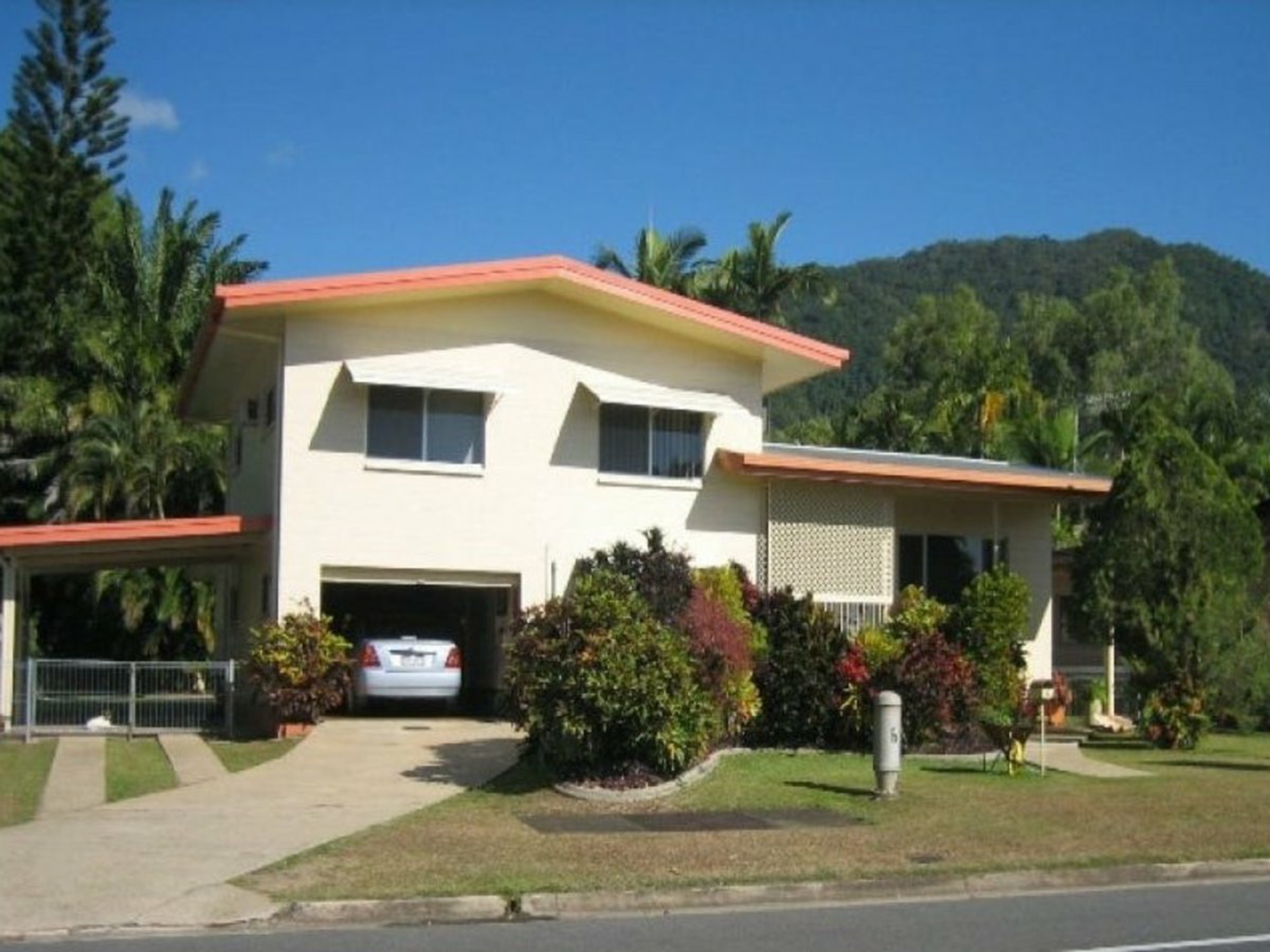 5 Carnation Drive Mooroobool QLD - Property Details - LJ Hooker