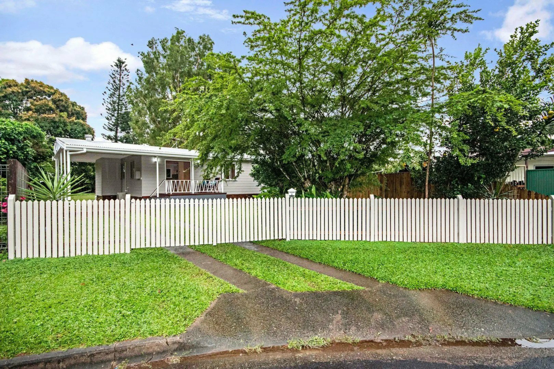 9 Jackson Close Westcourt QLD - Property Details - LJ Hooker