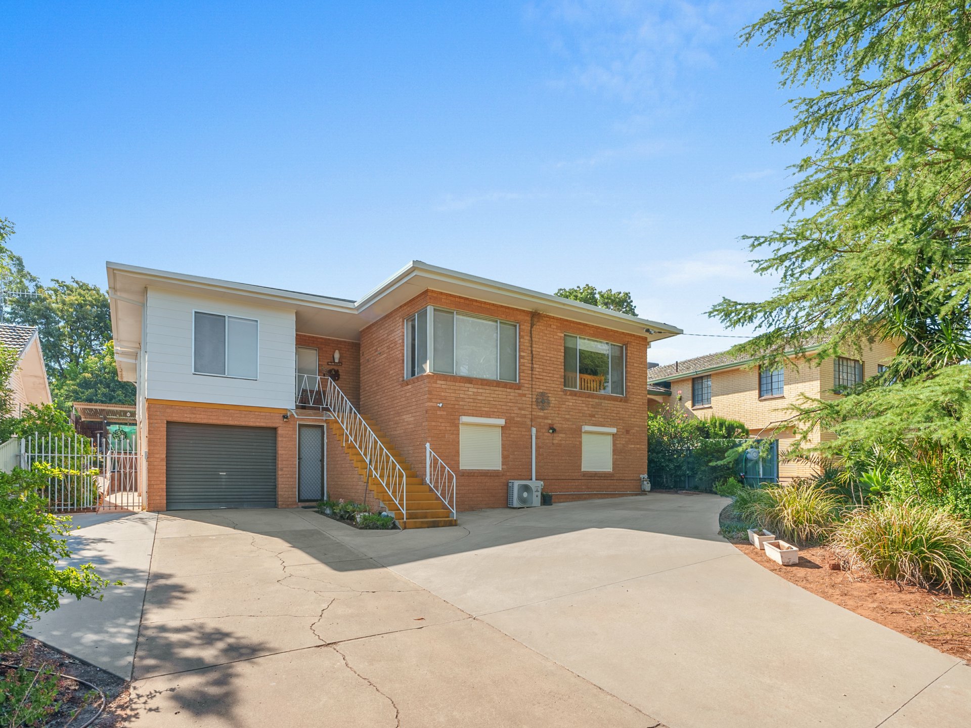 32 Ross Crescent Griffith NSW - Property Details - LJ Hooker