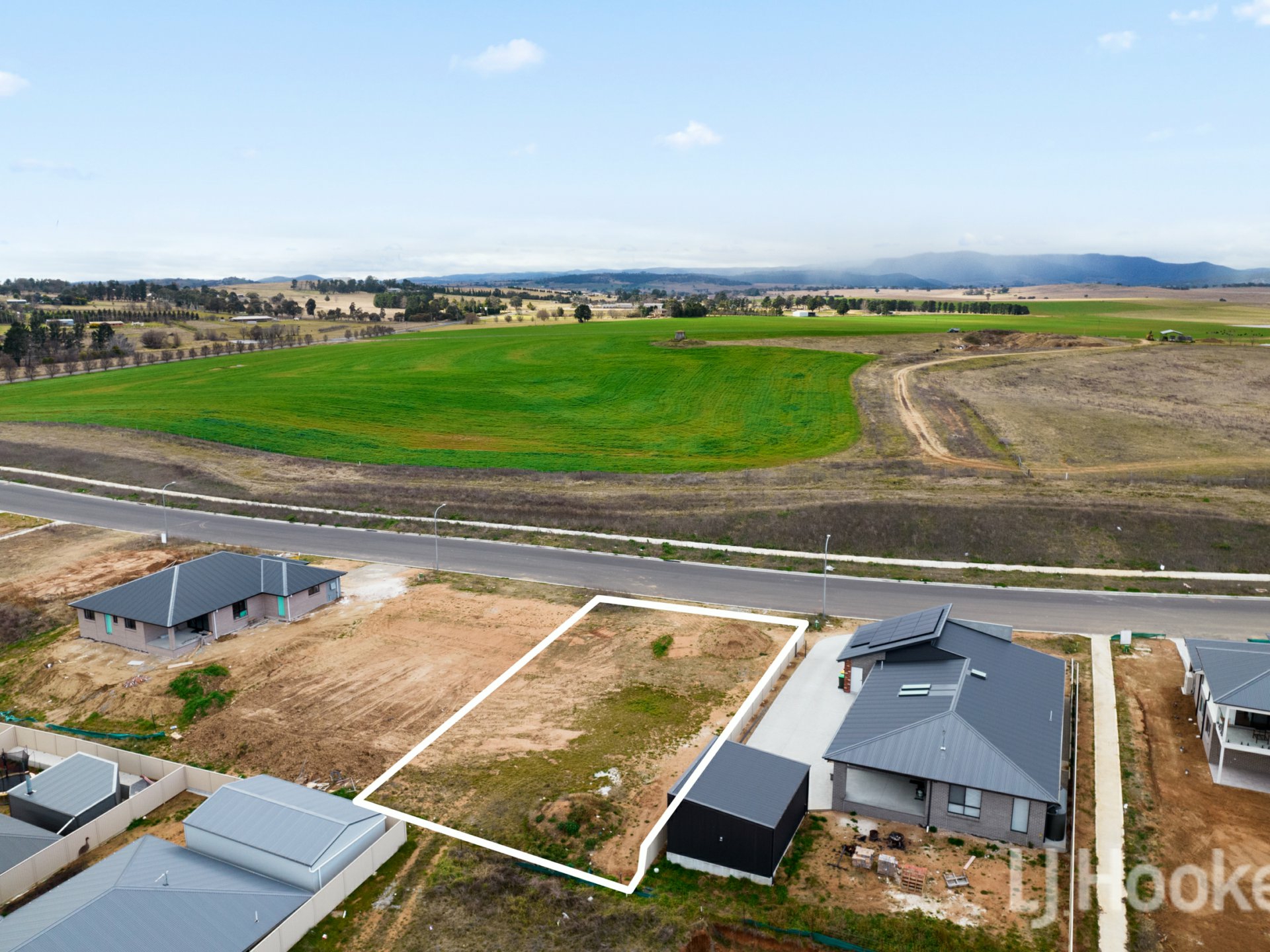 237 Lawrence Drive Kelso NSW - Property Details - LJ Hooker