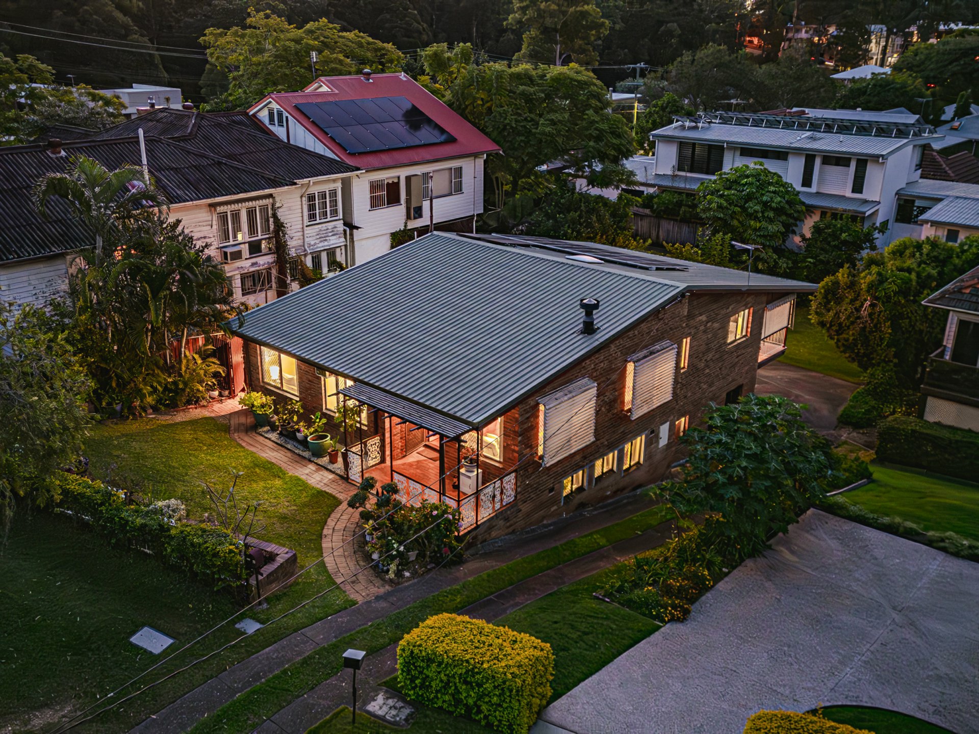 57 Fifth Avenue St Lucia QLD - Property Details - LJ Hooker