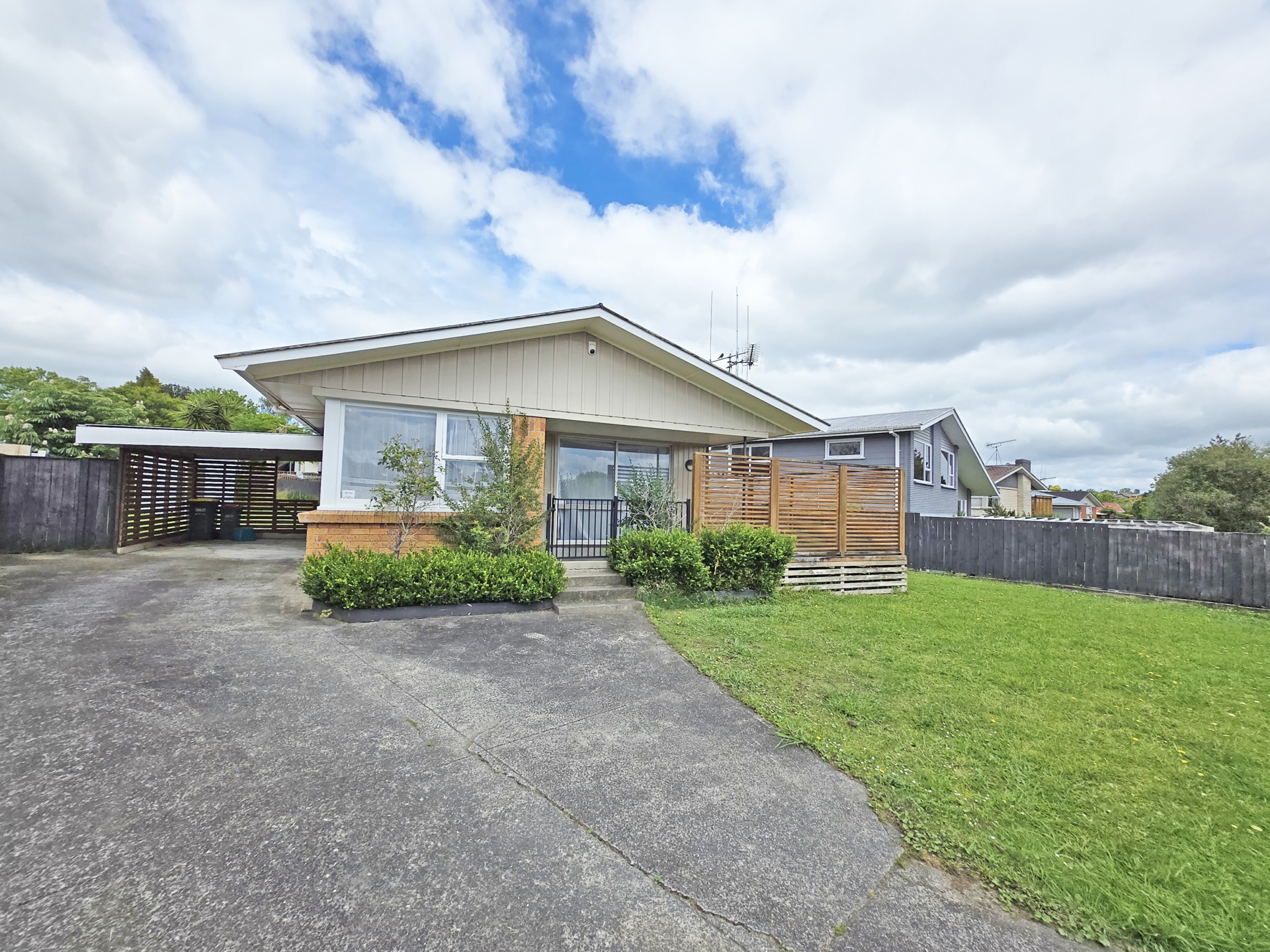 37 Aberdeen Drive Dinsdale - Property Details - LJ Hooker