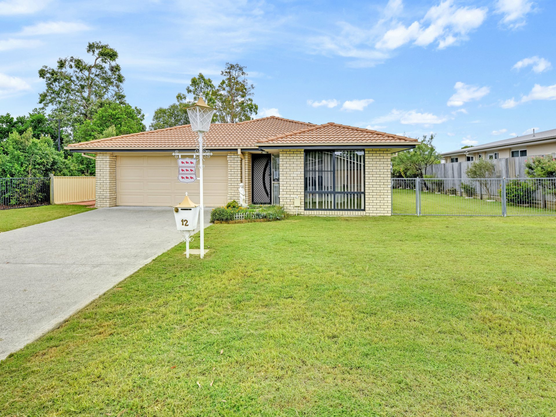 12 Hilltop Crescent Flagstone QLD - Property Details - LJ Hooker