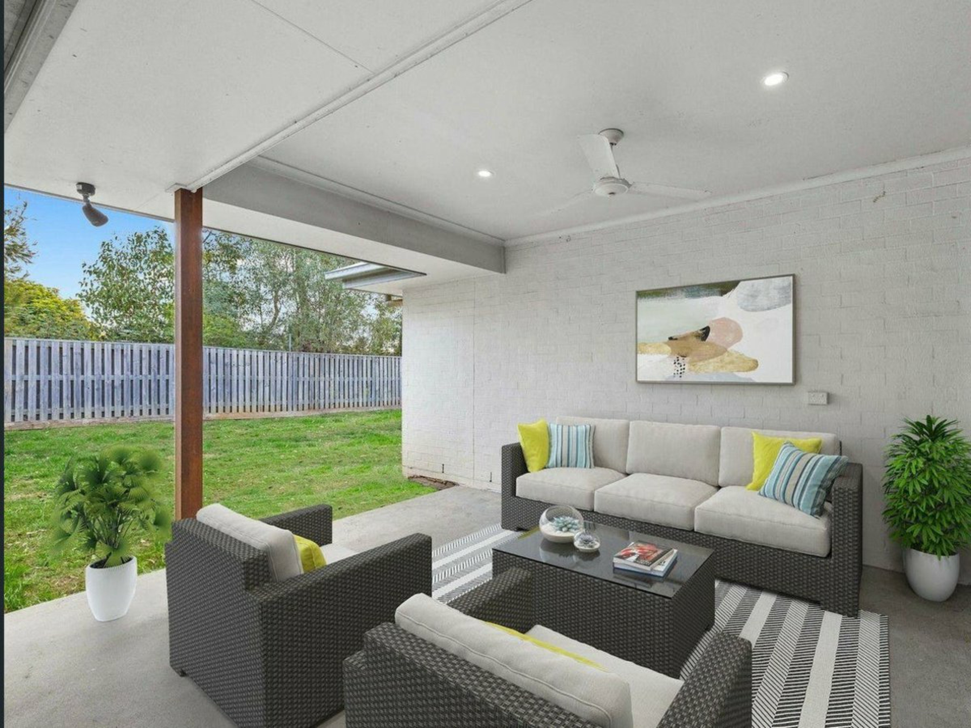 9 Finch Close Dakabin QLD - Property Details - LJ Hooker
