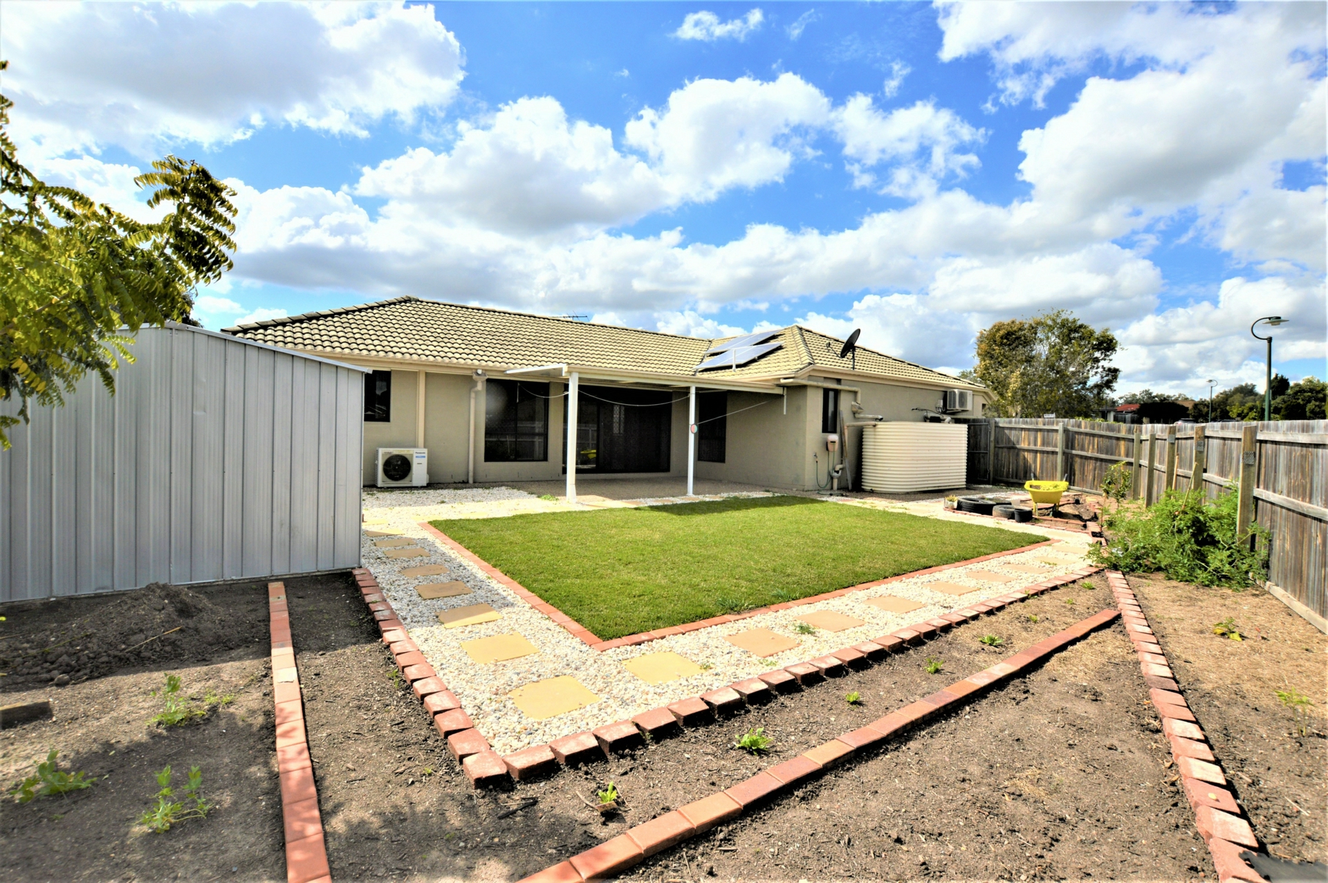 6 Durre Street Calamvale QLD - Property Details - LJ Hooker